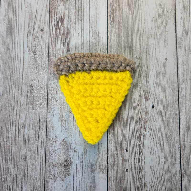 FREE Crochet Pattern: Pizza Slice Keychain - The Pointed Hat